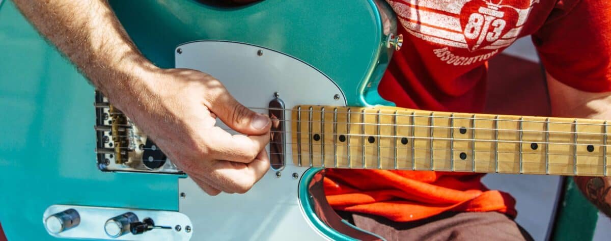 Do Electric Guitar Players Use Picks | Insights Of Musical Instruments