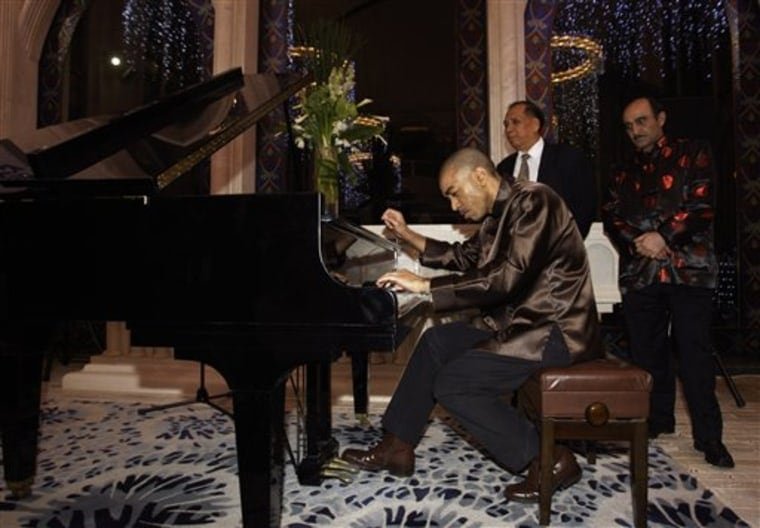 Does Obama Play Piano | INS.